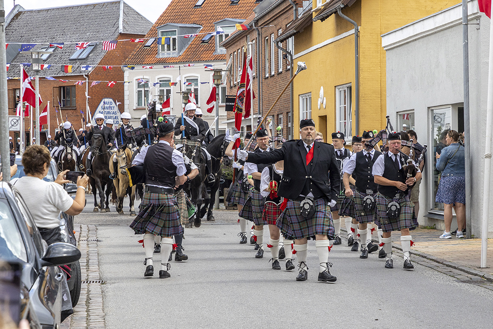 Flot ringrideroptog gennem Gråstens gader - Gråsten Avis