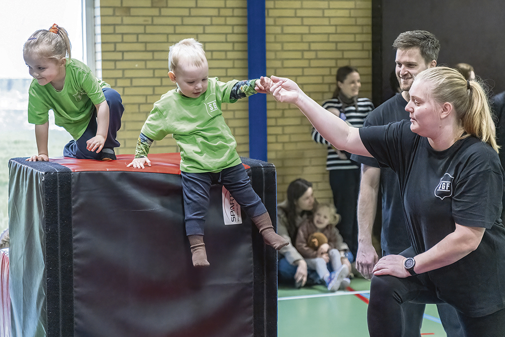Opvisning i Skelde: Gymnaster fejrede foråret - Gråsten Avis