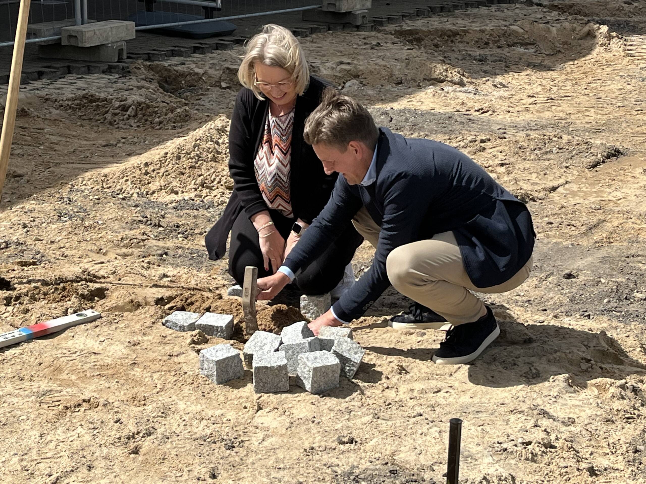 De første sten blev lagt i Padborg Torvecenter - Gråsten Avis