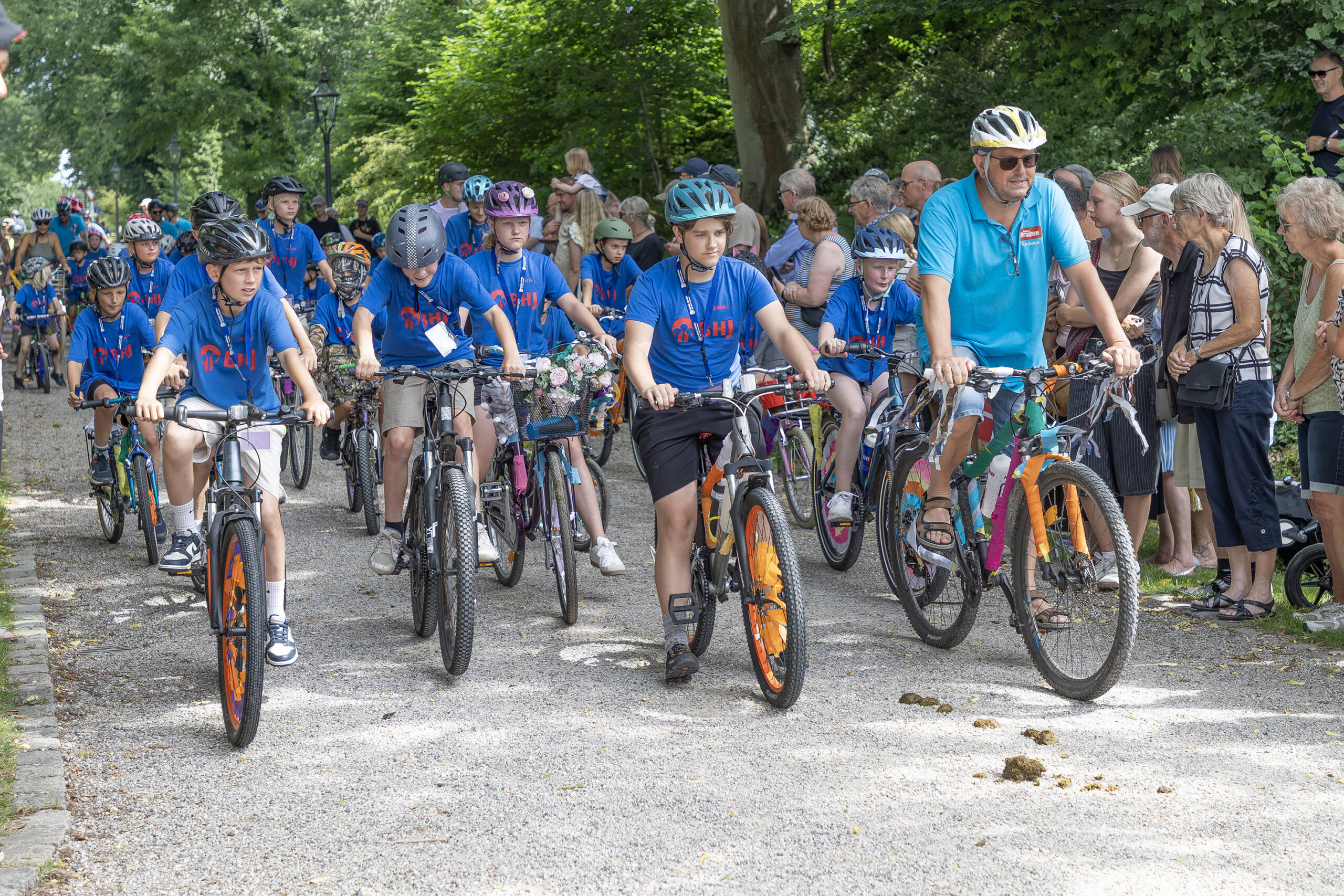 Farverige cykler i optog i Gråsten - Gråsten Avis