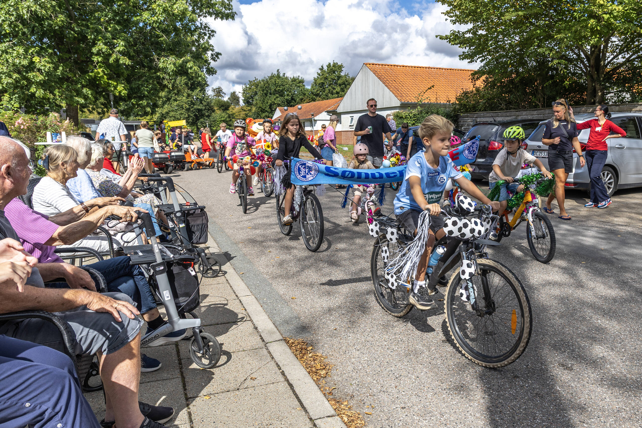 Byfest i Rinkenæs trak mange til optog - Gråsten Avis