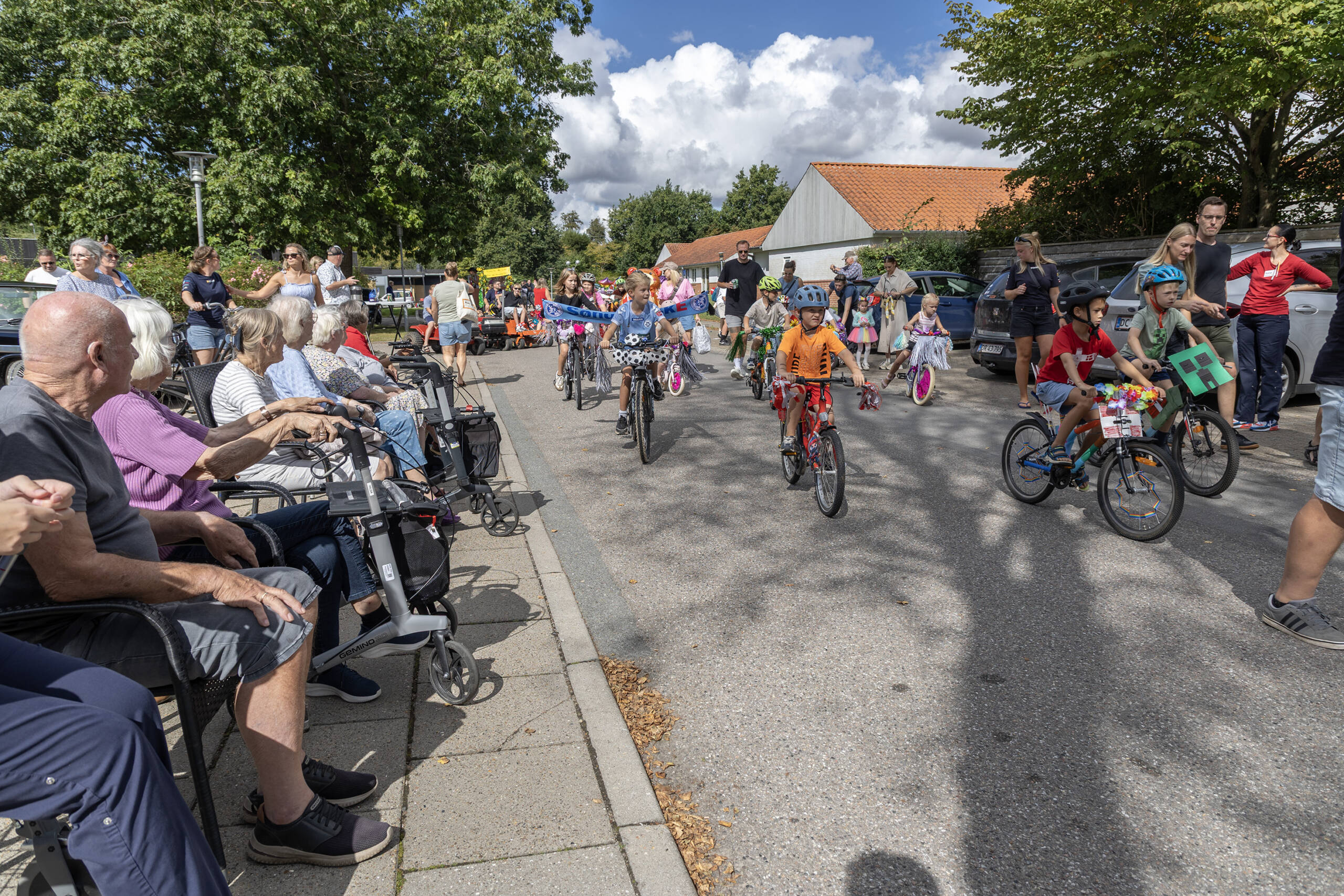 Byfest i Rinkenæs trak mange til optog - Gråsten Avis