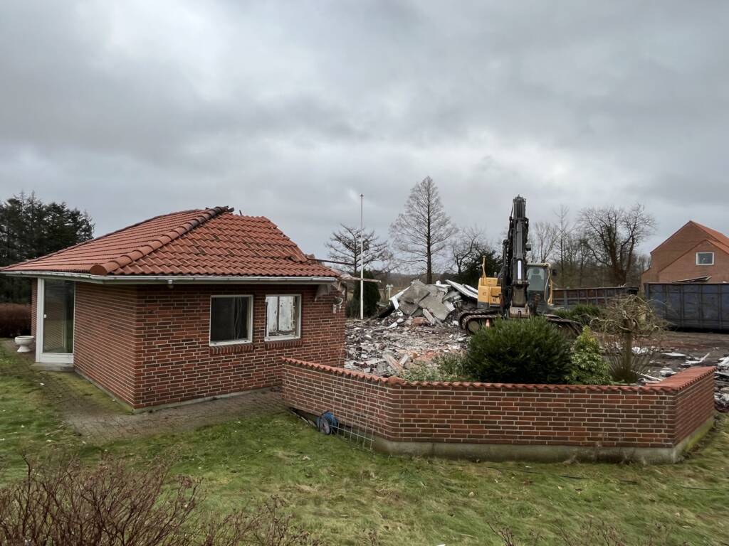 Billede 2 Villa fra pyromanbrand rives ned januar 2026 - Gråsten Avis